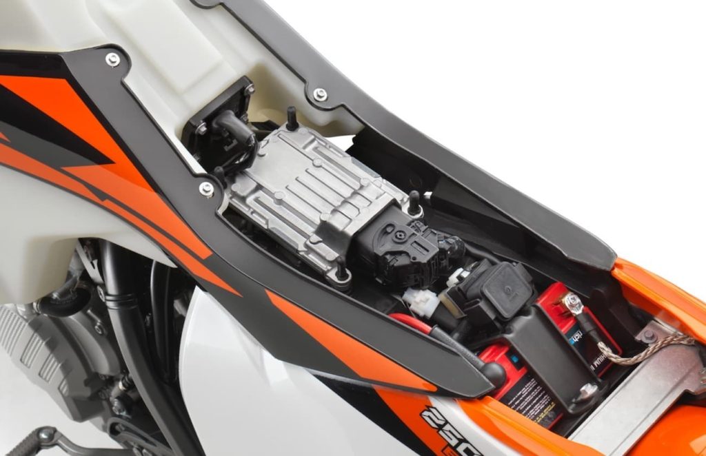 PHOTOS: First LOOK at the KTM Fuel Injected 2-stroke 250/300 EXC TPI ...