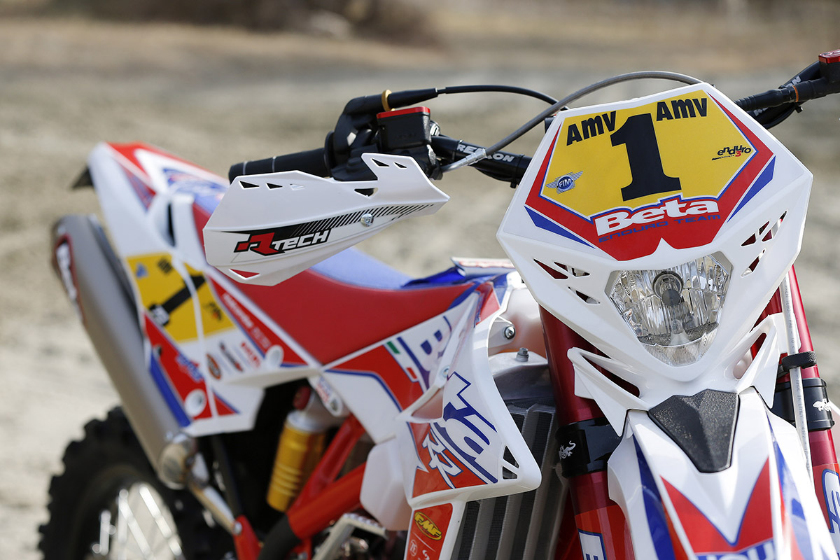 A CLOSER LOOK ON STEVE HOLCOMBE’S BETA RR 300 RACING - Update 2026